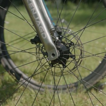 SON 29 S Nabendynamo - Straightpull | Centerlock | 12x100mm - schwarz eloxiert