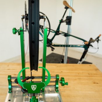 Abbey Bike Tools The Truing Stand - green | BIKE24