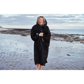 Zone3 Oversize Heat-Tech Changing Robe - black/orange | BIKE24