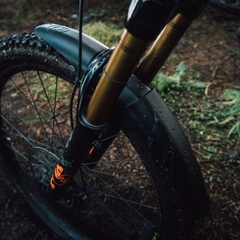 Mudhugger EVO Bolt-On Long Front Fender | BIKE24