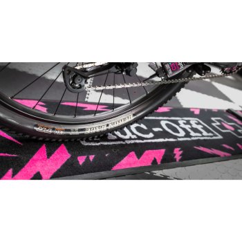 Muc-Off Absorbent Bike Mat - black/pink | BIKE24
