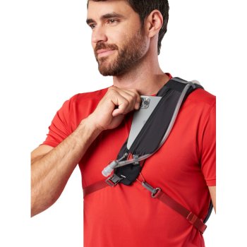 Nathan Sports Run Sling 8L Running Backpack - Black/Ribbon Red | BIKE24