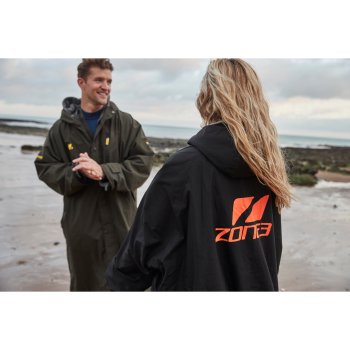 Zone3 Oversize Heat-Tech Changing Robe - black/orange | BIKE24