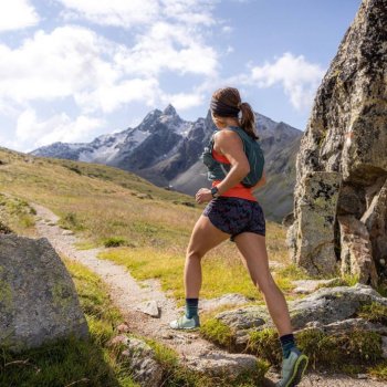 Osprey Dyna 6 Running Backpack Women - S - Kakio/Manuka Pink | BIKE24