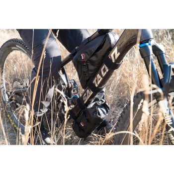 Revelate Designs Hopper Frame Bag 4L - Hydration Bundle - Black | BIKE24