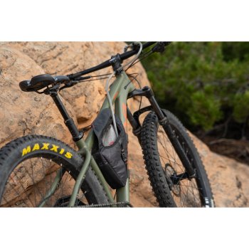 Revelate Designs Hopper Frame Bag 4L - Hydration Bundle - Black | BIKE24