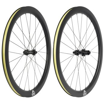 Munich Composites C47 Wielset - 28" | Carbon | Clincher | Centerlock ...
