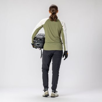 SCOTT Trail Vertic Pro Longsleeve Tee Women - hay green/cotton white | BIKE24